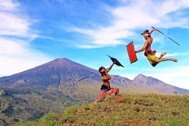 Ciri Khas Adat Istiadat Suku Sasak